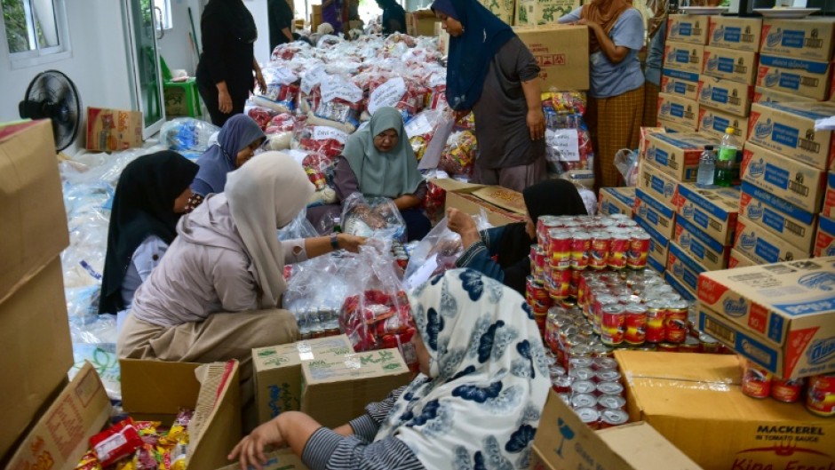 Thailand, Indonesia begin clean-up after massive floods kill hundreds ...