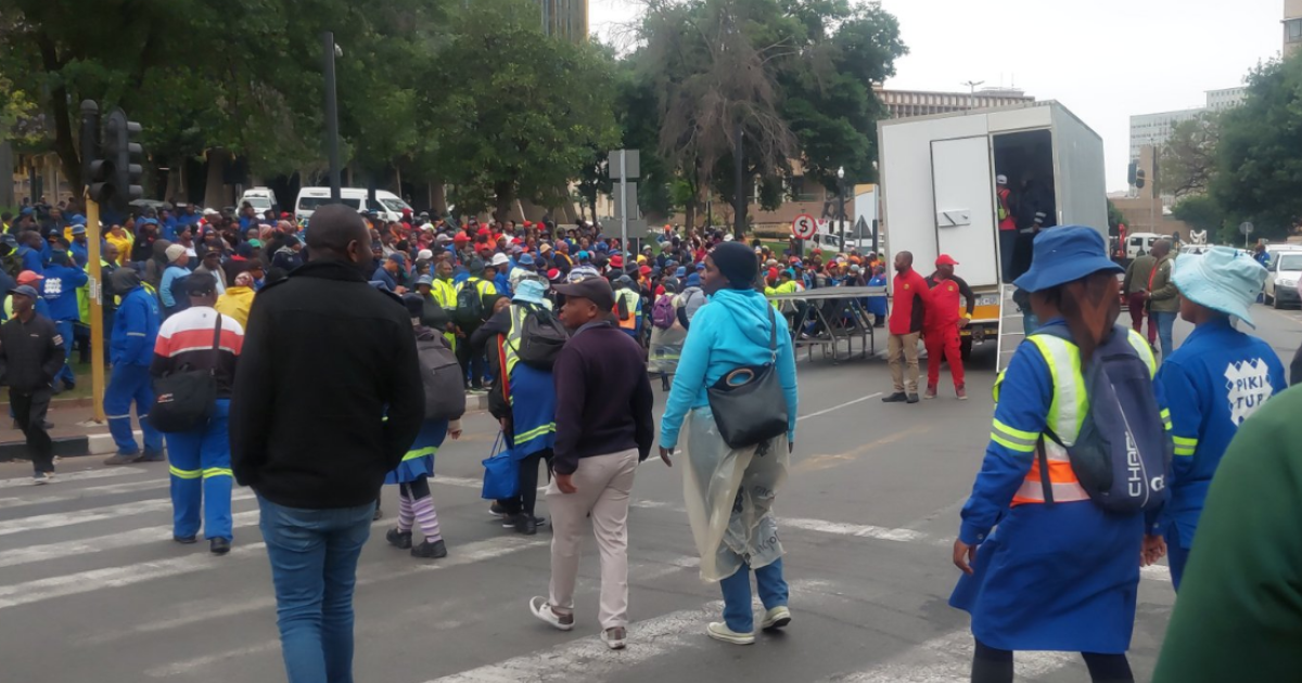 Samwu strike | Wage talks to continue on Monday | eNCA