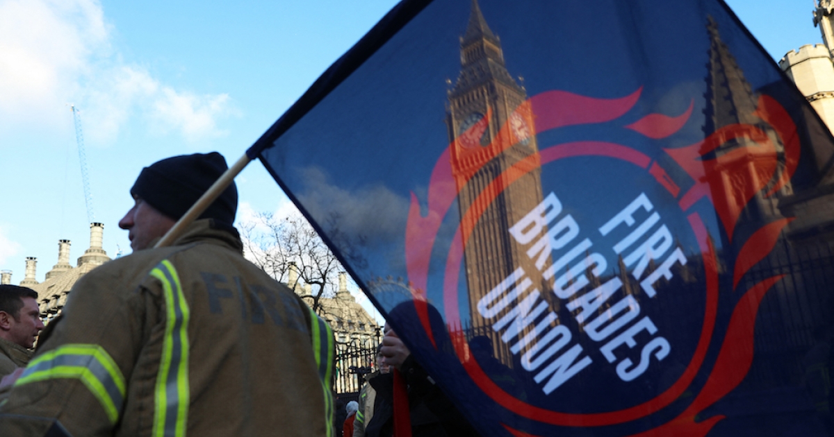 UK turns to army as crippling strikes loom | eNCA