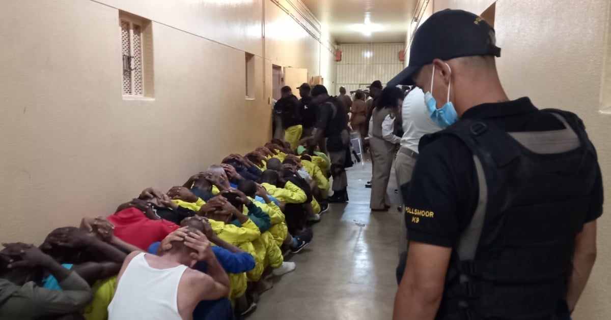 Contraband found during Pollsmoor Prison raid | eNCA