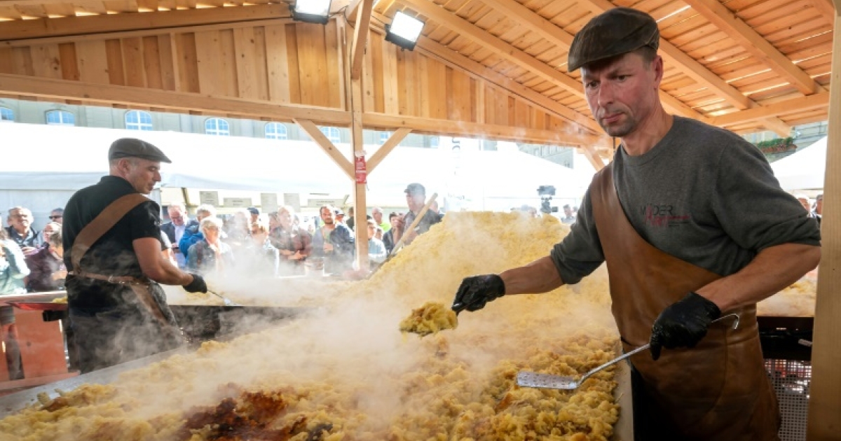 Swiss farmers cook up world's biggest rosti | eNCA