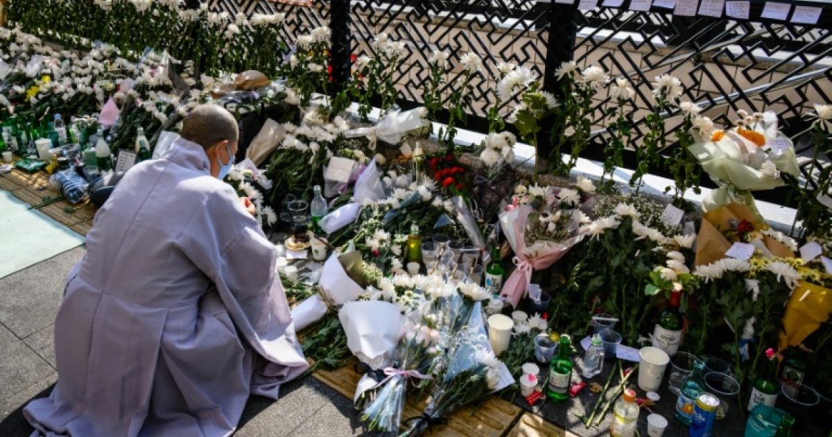 Grief, prayers and anger at South Korea crowd crush memorial | eNCA