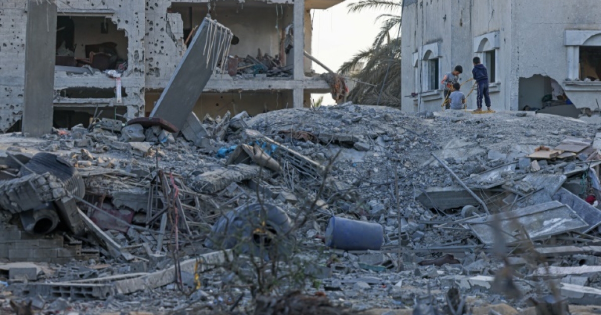 Gazans amid the rubble of homes flattened by fighting | eNCA