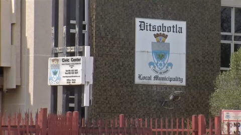 Nóg ’n Noordwes-munisipaliteit onder administrasie geplaas - eNCA