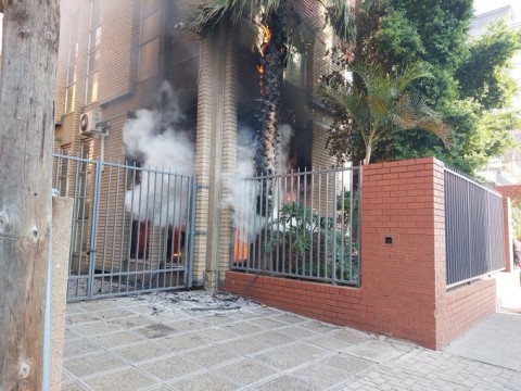 Building fire | Building next to North Gauteng High Court on fire - eNCA