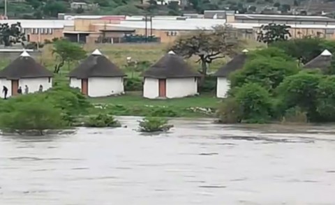 Weather in SA | Flash floods in Ladysmith after heavy rainfall - eNCA
