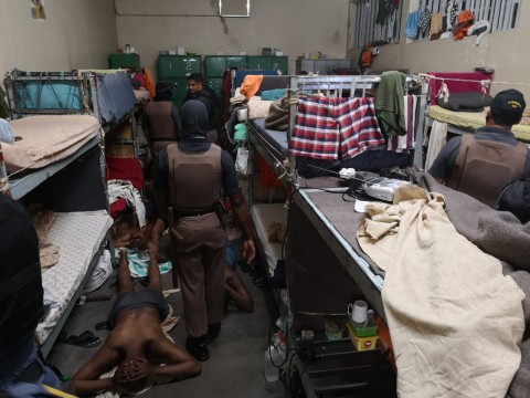Officials raid Drakenstein Prison for contraband items - eNCA