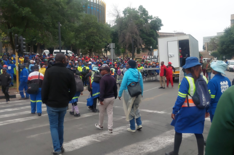 Samwu strike | Wage talks to continue on Monday - eNCA
