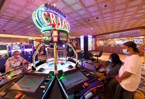 Discussion | More young people are starting to gamble online - eNCA