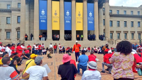 Wits students continue protest - eNCA