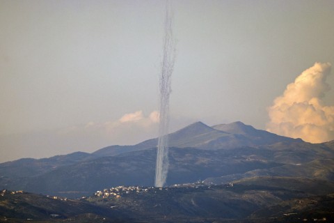 Hezbollah fires new rocket salvo at Israeli base - eNCA
