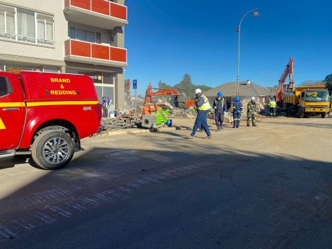 George Building Collapse | Dedication of rescue, volunteer workers ...