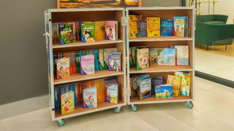 Trolley libraries make reading accessible and popular across SA - eNCA