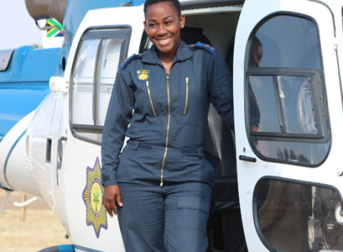 Female helicopter pilot flies SAPS flag high - eNCA