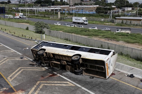 Ekurhuleni bus crash toll climbs to 16 - eNCA