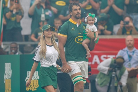 Etzebeth becomes most-capped Springbok to thunderous applause - eNCA