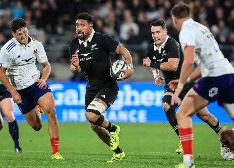 All Blacks score six tries to hammer under-strength France - eNCA