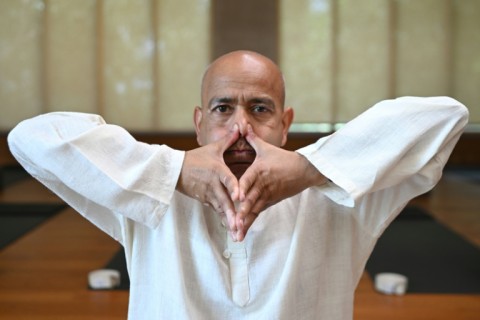 Indian guru urges broader view of yoga - eNCA