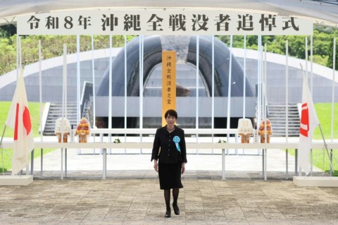 Japan PM heckled at WWII memorial - eNCA