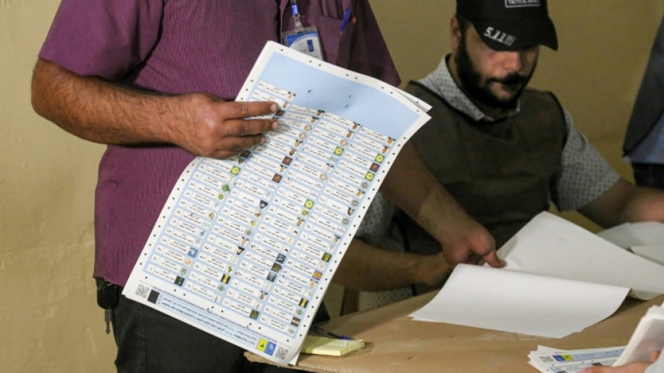 Iraqis vote a year early with little hope for change | eNCA