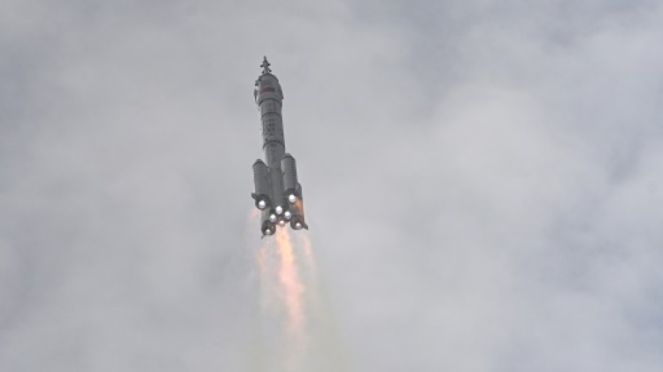 Chinese mission with first civilian reaches space station | eNCA